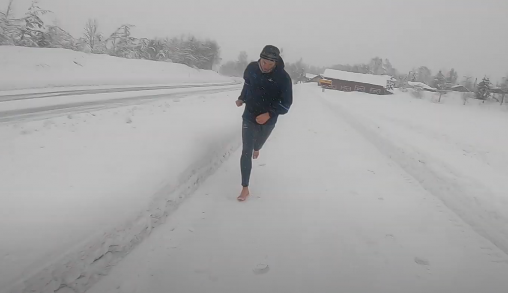 Runner attacks world record half marathon barefoot on snow - Triathlon ...
