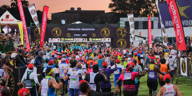 81-year-old man completes Comrades Marathon: 90 kilometers at a very ...